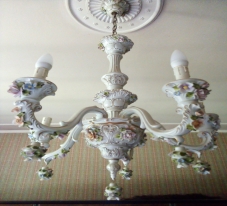 LAMPADARIO DI PORCELLANA CAPODIMONTE